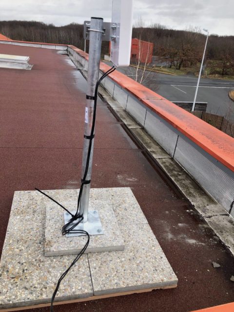 Installation d'une antenne 4g pour accès internet sur toit terrasse à ...